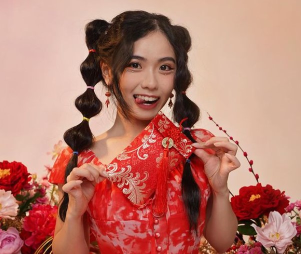 Who Is ­Siow Wei? Wiki, Biography, Age, Boyfriend, Family, Height, and ...