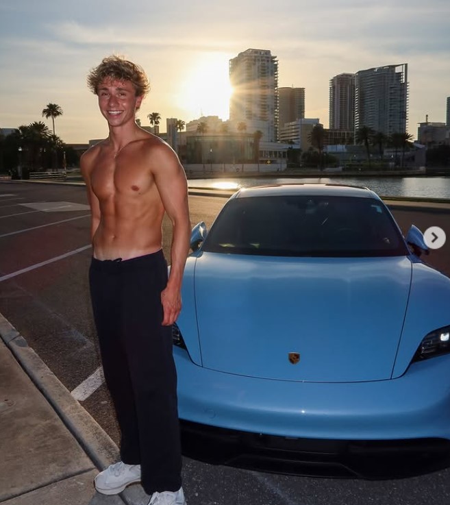 Hayden Greene️️ (Fitness Model) height, Biography, Age, Girlfriend, Family